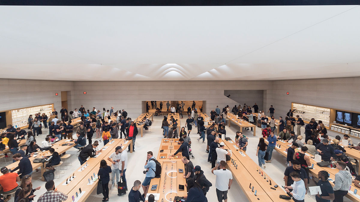 Apple Reopens Its NYC Flagship
