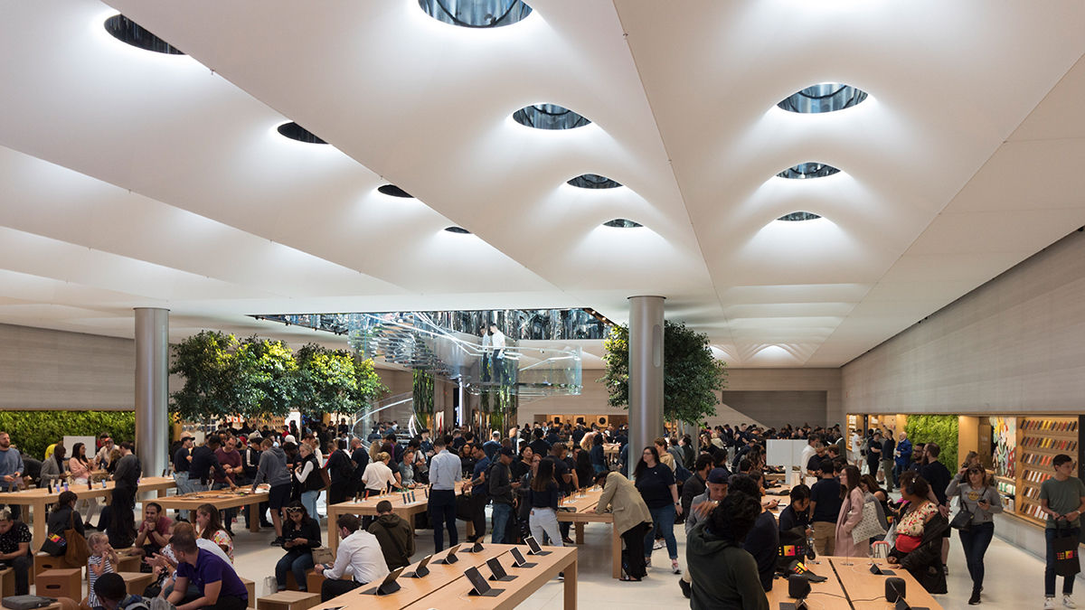 Apple Reopens Its NYC Flagship