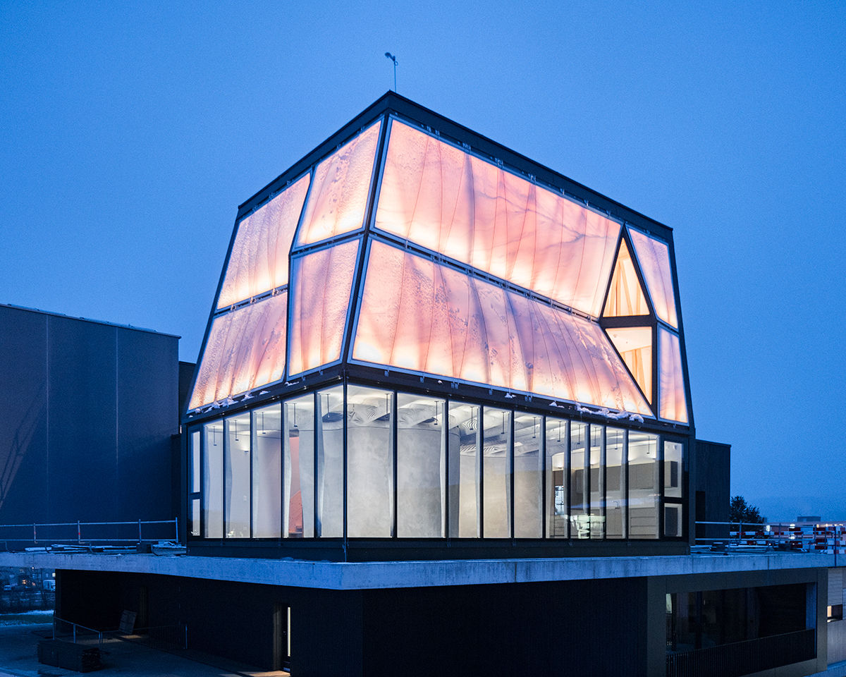 How Robots Build a House