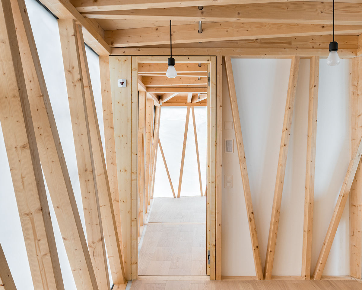 How Robots Build a House