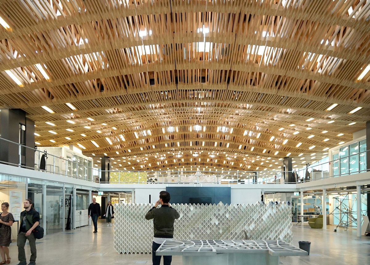 How Robots Build a House