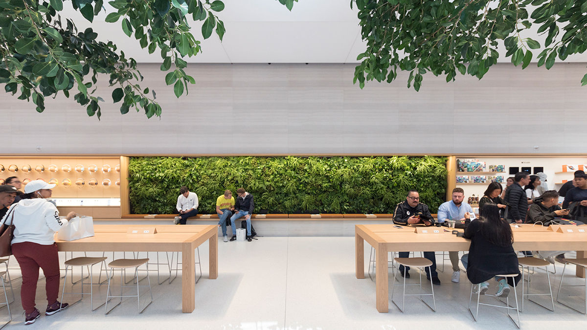 Apple Reopens Its NYC Flagship