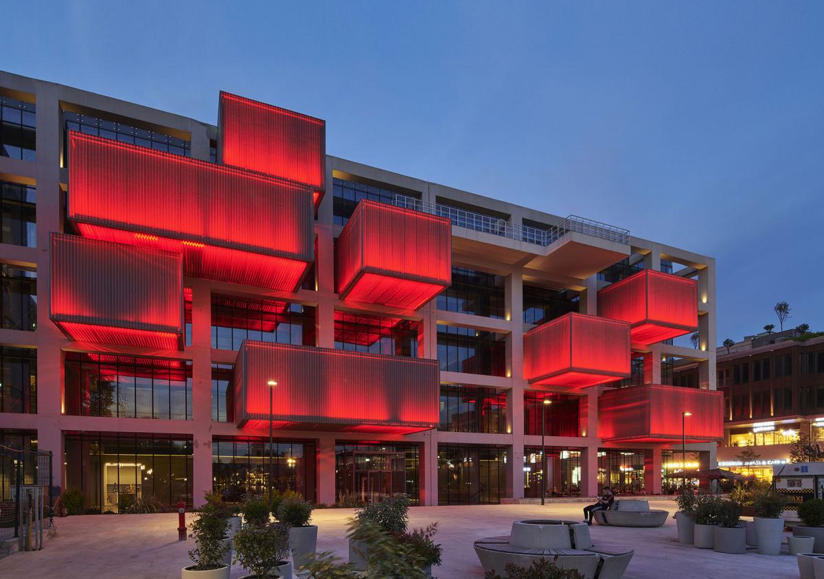 Painting Istanbul in Red