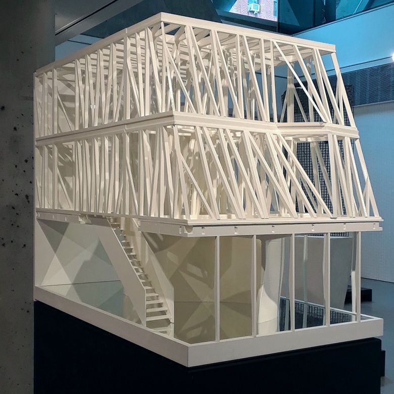 How Robots Build a House