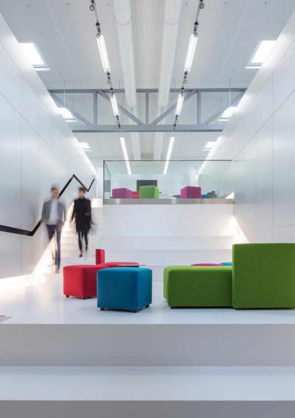 Porsche Design Center - HENN