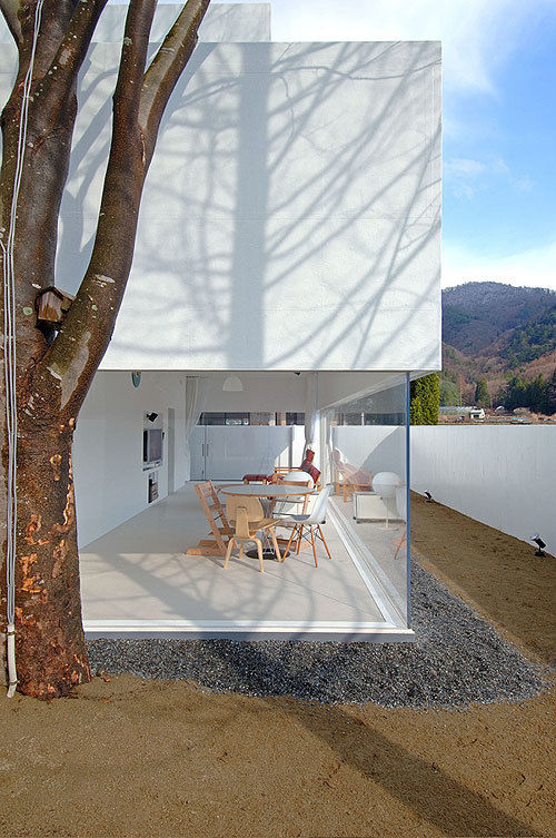 Acrylic House TAKESHI HOSAKA architects