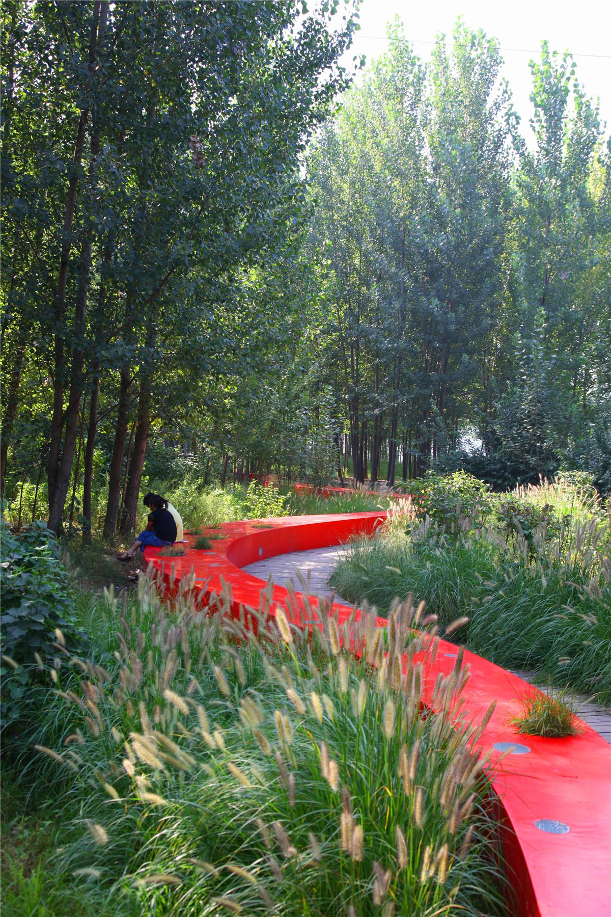 The Red Ribbon — Tanghe River Park Turenscape