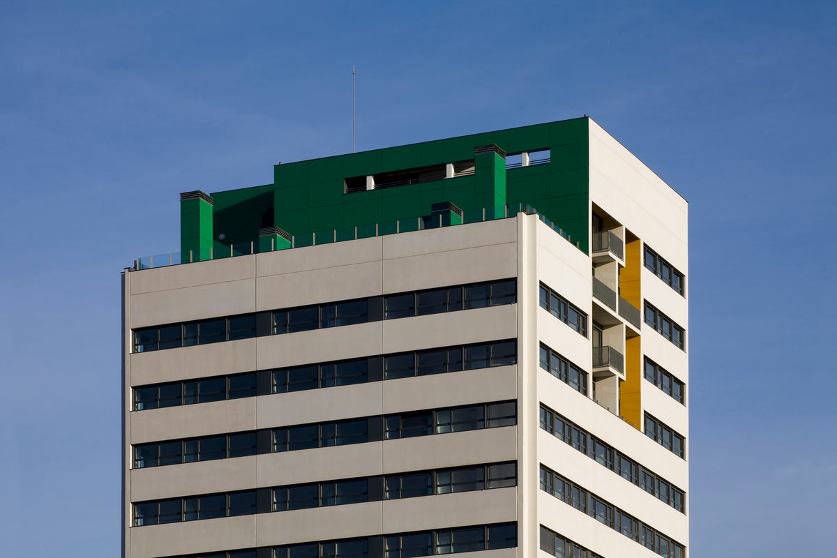 Appartment building "The white Tower" MBM Arquitectes