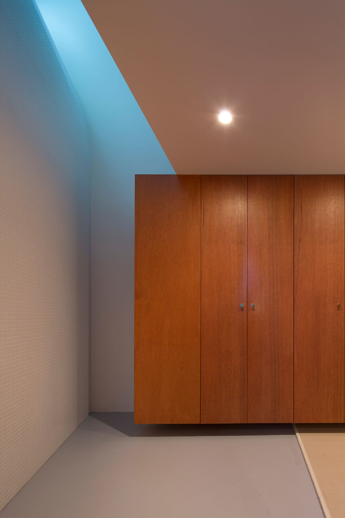 Arch Wall House Akio Nakasa / Naf Architect & Design