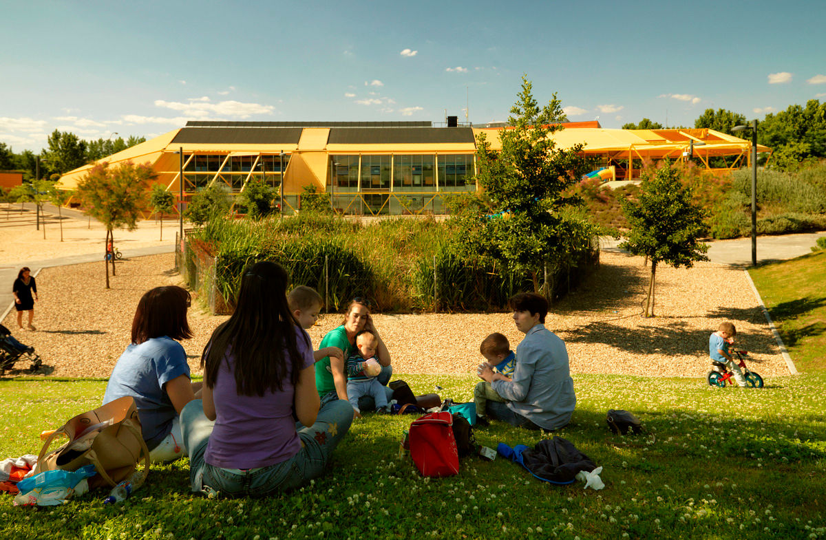 Plaza Ecopolis Kindergarten and New Public Space Ecosistema Urbano ...