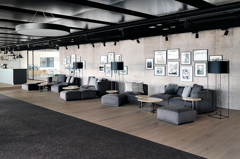 Office MondayCoffee Moomii Interior Design