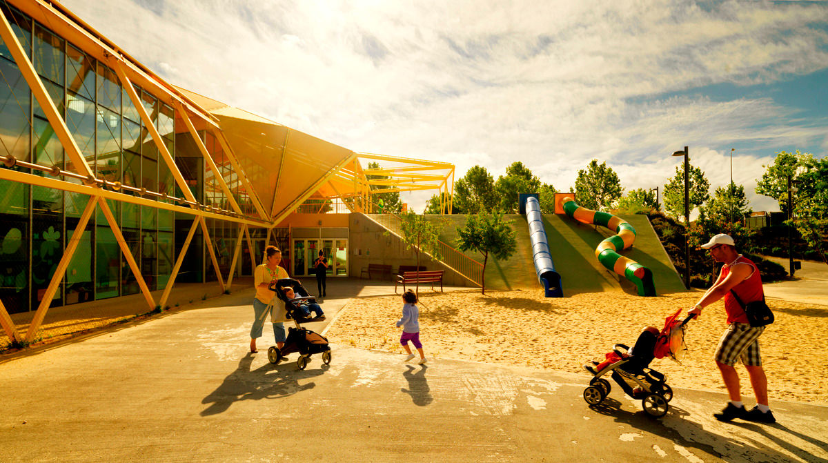 Plaza Ecopolis Kindergarten and New Public Space Ecosistema Urbano ...