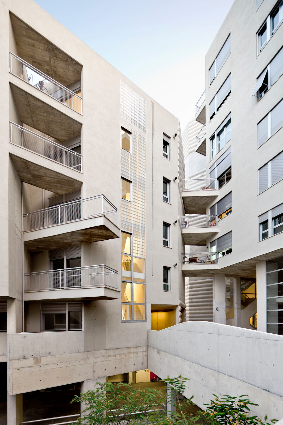 111 Building Flores & Prats