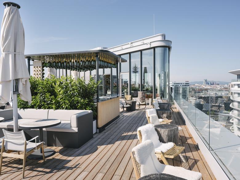 Aurora Rooftop Bar Archisphere