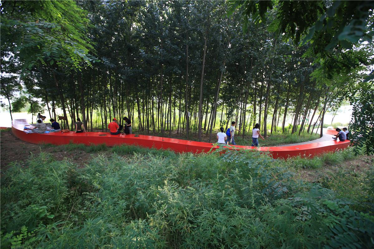 The Red Ribbon — Tanghe River Park Turenscape