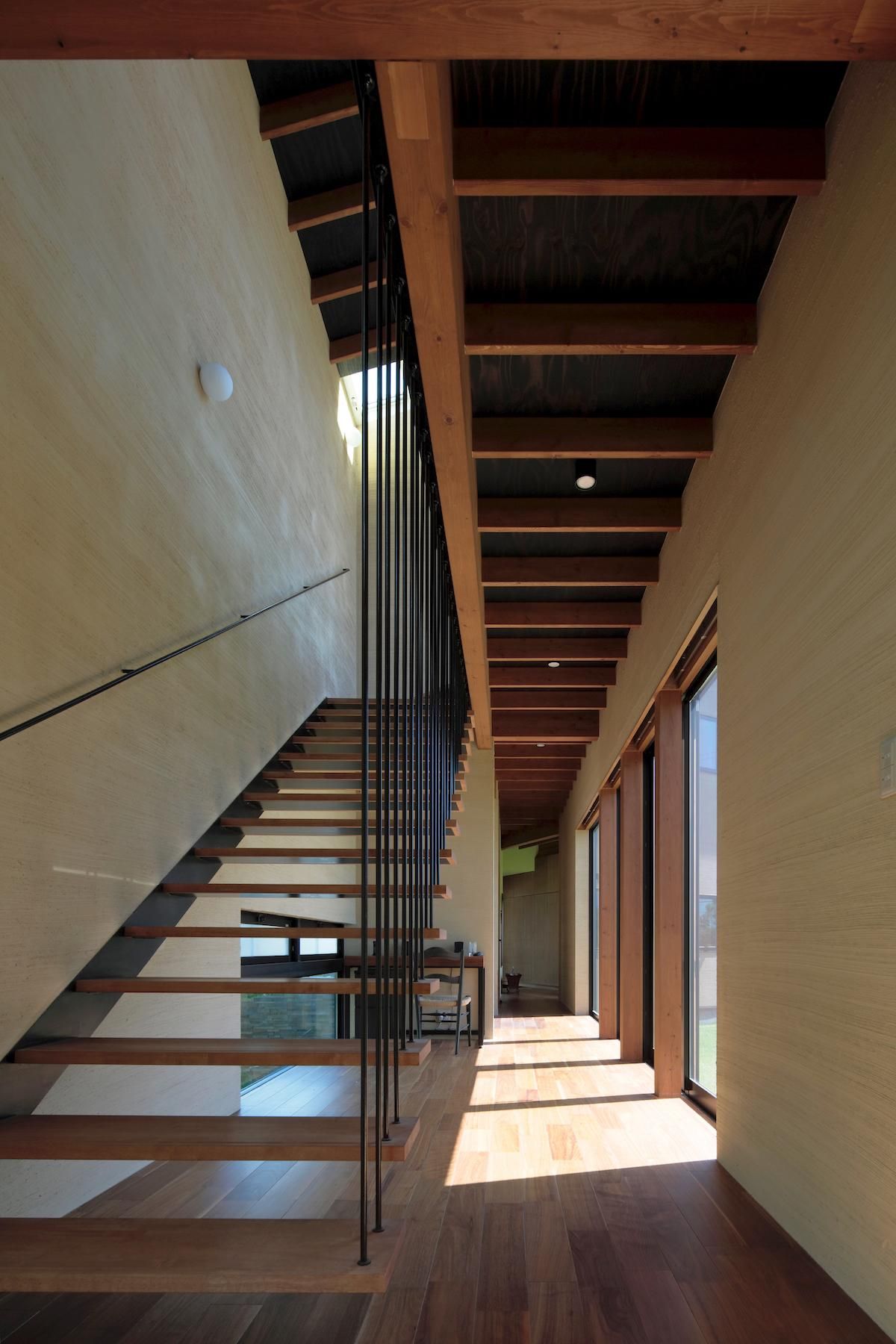 Bended House in Okazaki Takeshi Hirobe Architects